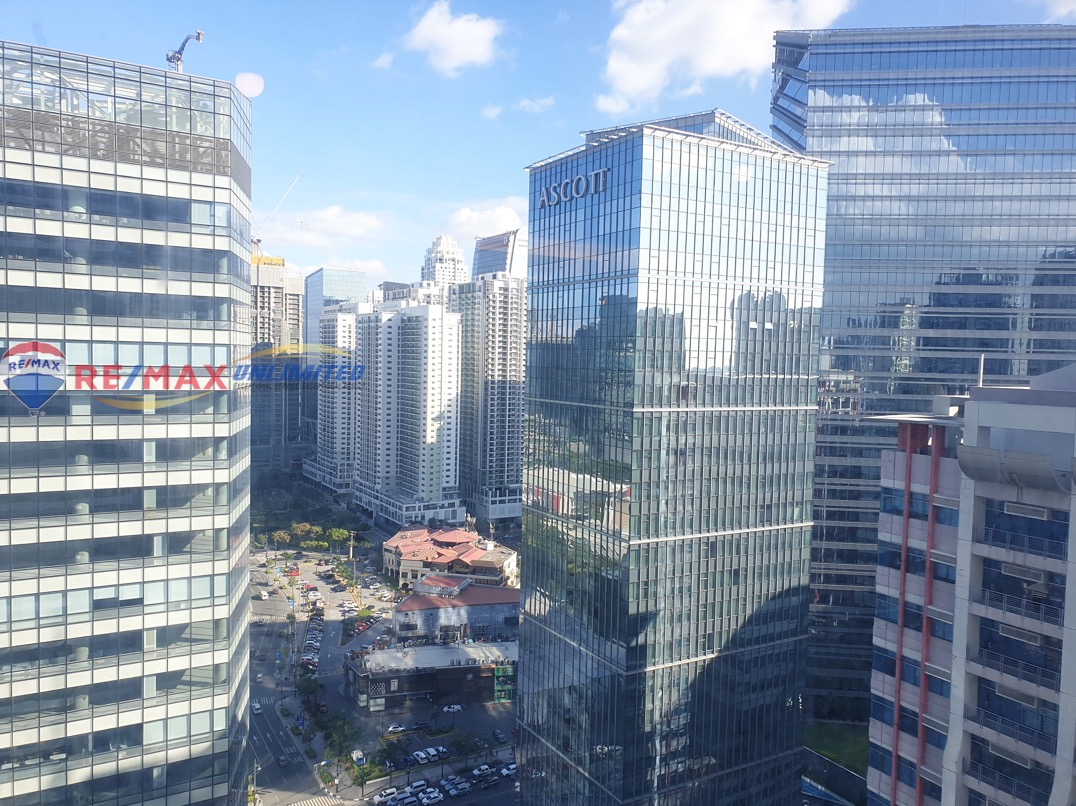 FOR SALE: The Suites at One Bonifacio High Street 2BR Grand Suite Unit ...